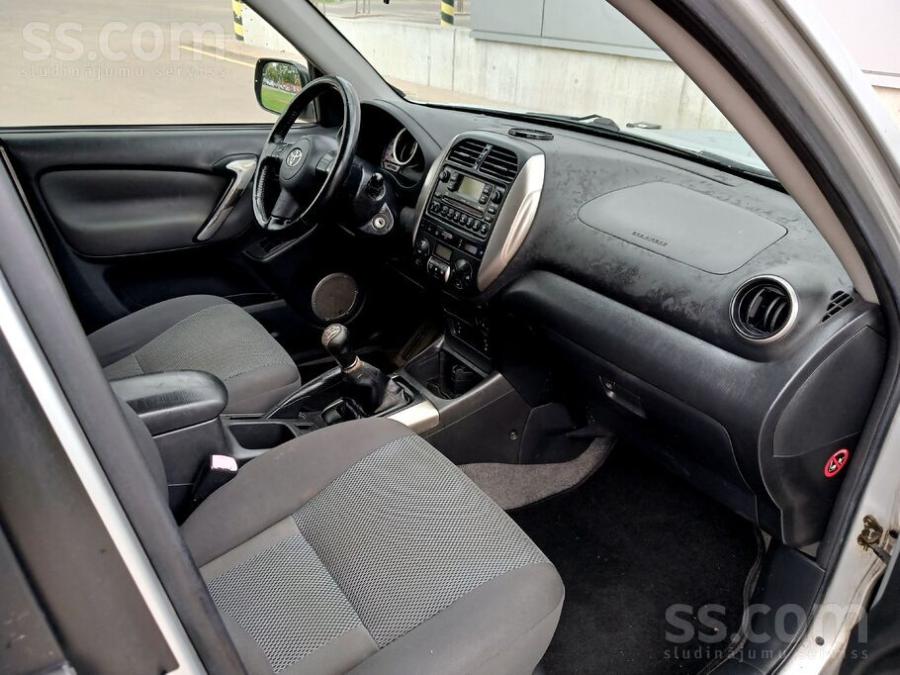 Pelēks Toyota RAV4 2006 Rīga, ar dzinēja tilpumu 2.00 L un nobraukumu 0 tūkst. km par 2290 €, foto 9 vietnē AUTOMOTO.COM.LV