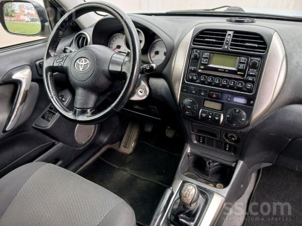 Pelēks Toyota RAV4 2006 Rīga, ar dzinēja tilpumu 2.00 L un nobraukumu 0 tūkst. km par 2290 €, foto 9 vietnē AUTOMOTO.COM.LV