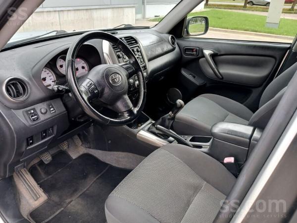 Pelēks Toyota RAV4 2006 Rīga, ar dzinēja tilpumu 2.00 L un nobraukumu 0 tūkst. km par 2290 €, foto 10 vietnē AUTOMOTO.COM.LV