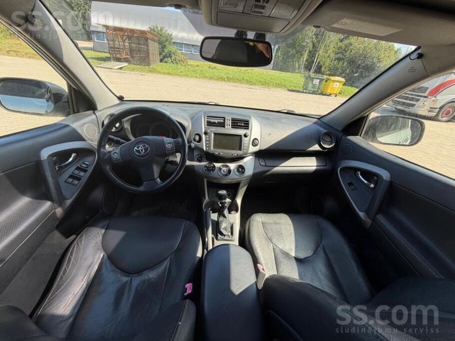 Pelēks Toyota RAV4 2006 Jūrmala, ar dzinēja tilpumu 2.20 L un nobraukumu 376 tūkst. km par 1990 €, foto 6 vietnē AUTOMOTO.COM.LV