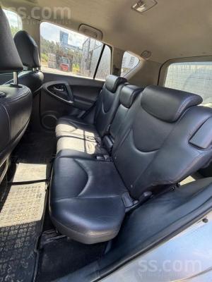 Pelēks Toyota RAV4 2006 Jūrmala, ar dzinēja tilpumu 2.20 L un nobraukumu 376 tūkst. km par 1990 €, foto 7 vietnē AUTOMOTO.COM.LV