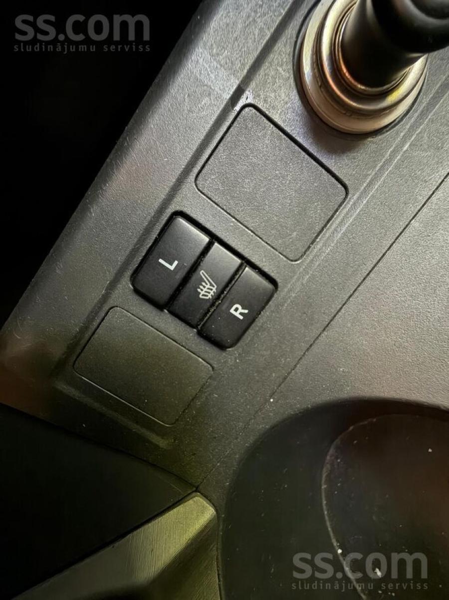 Pelēks Toyota RAV4 2006 Jūrmala, ar dzinēja tilpumu 2.20 L un nobraukumu 376 tūkst. km par 1990 €, foto 10 vietnē AUTOMOTO.COM.LV