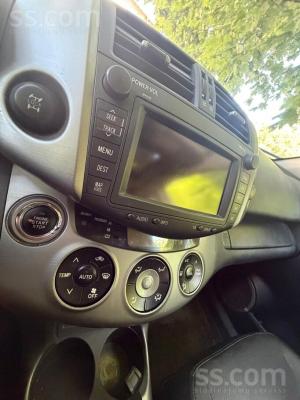 Pelēks Toyota RAV4 2006 Jūrmala, ar dzinēja tilpumu 2.20 L un nobraukumu 376 tūkst. km par 1990 €, foto 11 vietnē AUTOMOTO.COM.LV