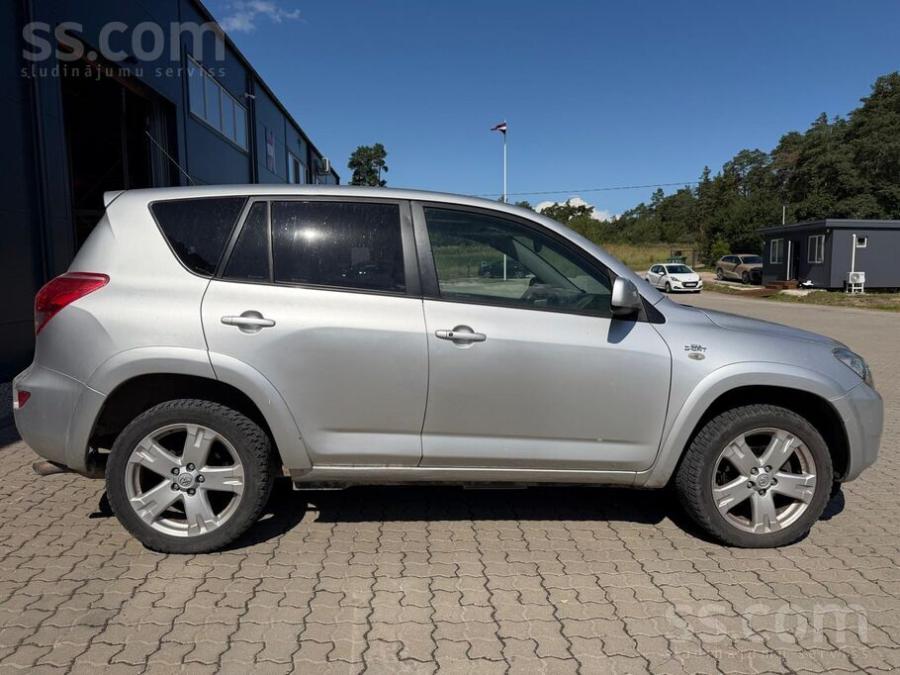 Pelēks Toyota RAV4 2006 Jūrmala, ar dzinēja tilpumu 2.20 L un nobraukumu 376 tūkst. km par 1990 €, foto 12 vietnē AUTOMOTO.COM.LV