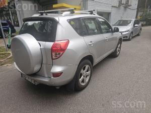 Grey Toyota RAV4 2006 in Riga, with an engine capacity of 2.00 L and mileage of 280 thousand km for 2500 €, photo 4 on AUTOMOTO.COM.LV
