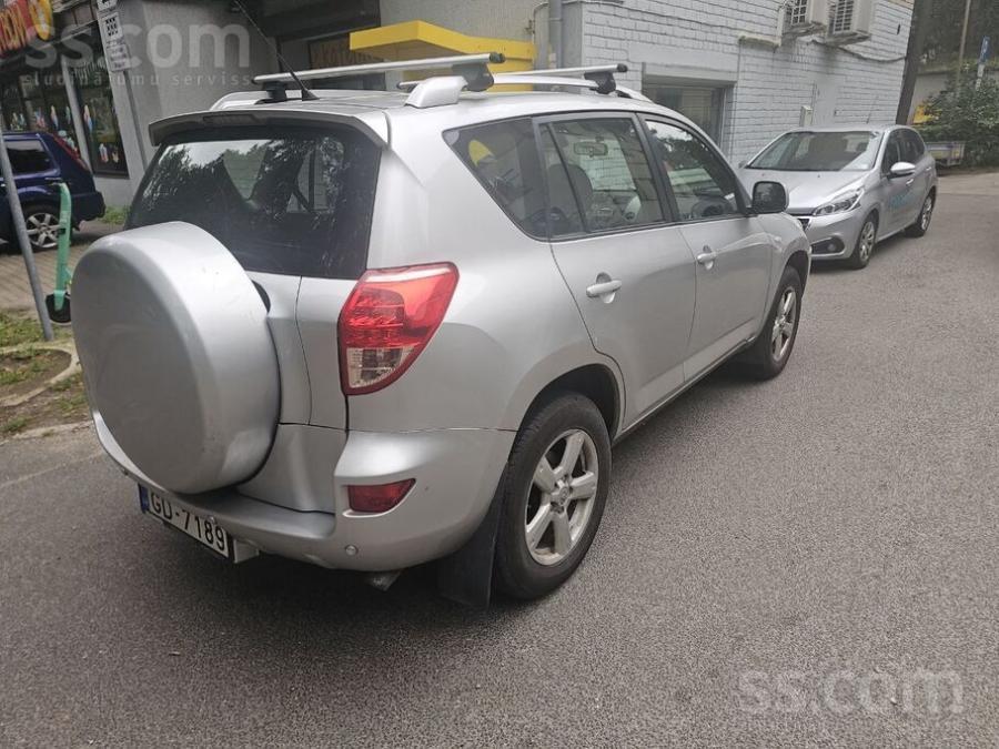Grey Toyota RAV4 2006 in Riga, with an engine capacity of 2.00 L and mileage of 280 thousand km for 2500 €, photo 4 on AUTOMOTO.COM.LV