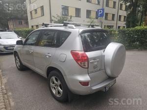 Grey Toyota RAV4 2006 in Riga, with an engine capacity of 2.00 L and mileage of 280 thousand km for 2500 €, photo 5 on AUTOMOTO.COM.LV