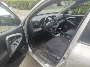 Grey Toyota RAV4 2006 in Riga, with an engine capacity of 2.00 L and mileage of 280 thousand km for 2500 €, photo 6 on AUTOMOTO.COM.LV