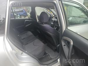 Grey Toyota RAV4 2006 in Riga, with an engine capacity of 2.00 L and mileage of 280 thousand km for 2500 €, photo 8 on AUTOMOTO.COM.LV