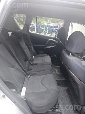 Grey Toyota RAV4 2006 in Riga, with an engine capacity of 2.00 L and mileage of 280 thousand km for 2500 €, photo 9 on AUTOMOTO.COM.LV