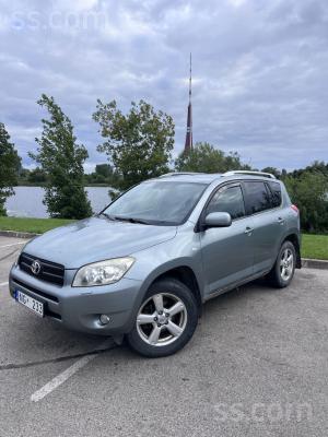 Grey Toyota RAV4 2006 in Riga, with an engine capacity of 2.00 L and mileage of 203 thousand km for 4500 €, photo  on AUTOMOTO.COM.LV