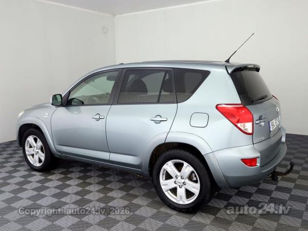 Grey Toyota RAV4 2006 in Tallinn, with an engine capacity of 2.20 L and mileage of 211 thousand km for 3399 €, photo 5 on AUTOMOTO.COM.LV