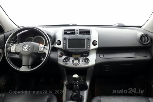 Grey Toyota RAV4 2006 in Tallinn, with an engine capacity of 2.20 L and mileage of 211 thousand km for 3399 €, photo 6 on AUTOMOTO.COM.LV