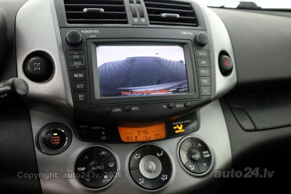 Grey Toyota RAV4 2006 in Tallinn, with an engine capacity of 2.20 L and mileage of 211 thousand km for 3399 €, photo 9 on AUTOMOTO.COM.LV
