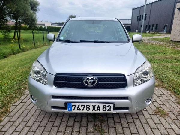 Grey Toyota RAV4 2006 in Taurage, with an engine capacity of 2.20 L and mileage of 261 thousand km for 3900 €, photo 3 on AUTOMOTO.COM.LV
