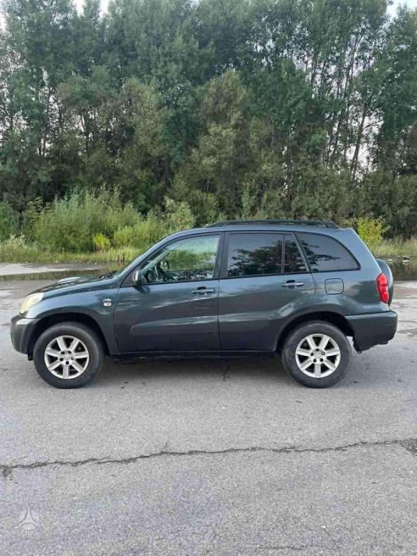 Grey Toyota RAV4 2006 in Panevezys, with an engine capacity of 2.00 L and mileage of 404 thousand km for 2300 €, photo 3 on AUTOMOTO.COM.LV