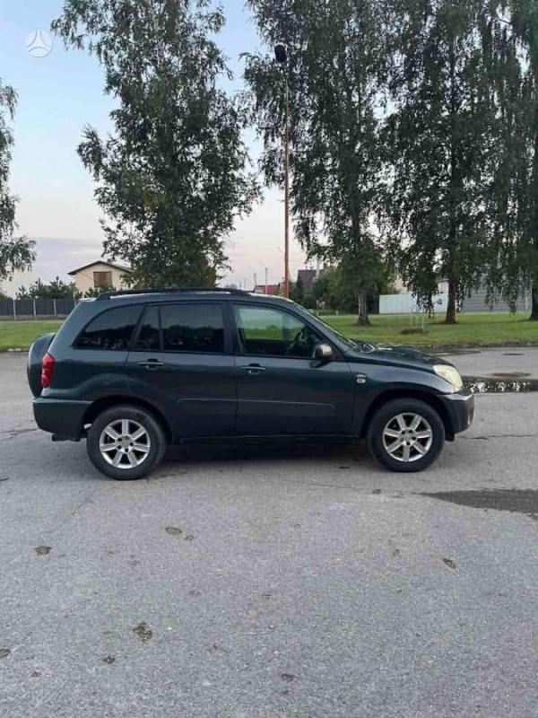 Grey Toyota RAV4 2006 in Panevezys, with an engine capacity of 2.00 L and mileage of 404 thousand km for 2300 €, photo 4 on AUTOMOTO.COM.LV
