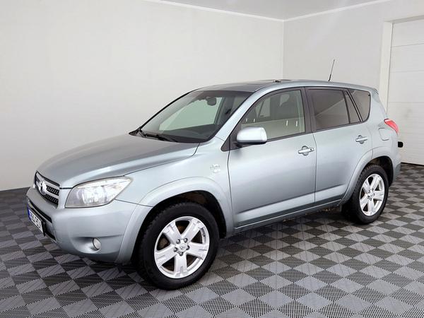 Grey Toyota RAV4 2006 in Tallinn, with an engine capacity of 2.20 L and mileage of 211 thousand km for 3399 €, photo 3 on AUTOMOTO.COM.LV