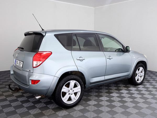 Grey Toyota RAV4 2006 in Tallinn, with an engine capacity of 2.20 L and mileage of 211 thousand km for 3399 €, photo 4 on AUTOMOTO.COM.LV