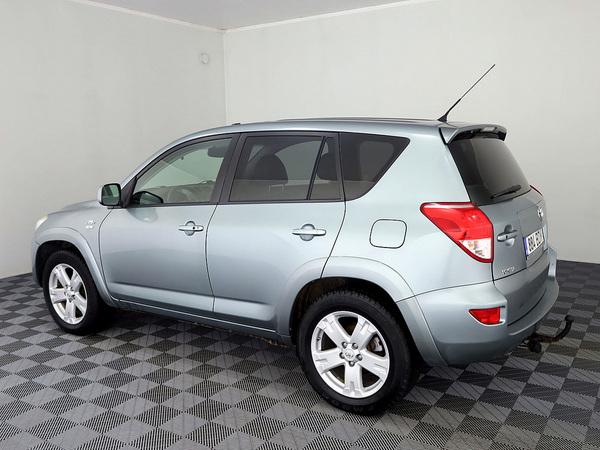 Grey Toyota RAV4 2006 in Tallinn, with an engine capacity of 2.20 L and mileage of 211 thousand km for 3399 €, photo 5 on AUTOMOTO.COM.LV