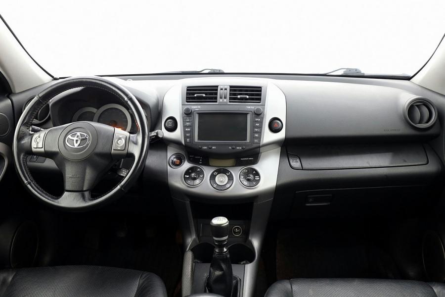 Pelēks Toyota RAV4 2006 Tallina, ar dzinēja tilpumu 2.20 L un nobraukumu 211 tūkst. km par 3399 €, foto 14 vietnē AUTOMOTO.COM.LV