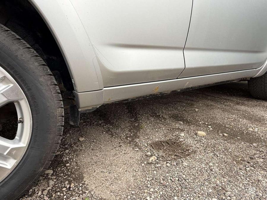 Pelēks Toyota RAV4 2006 Pasvalys, ar dzinēja tilpumu 2.23 L un nobraukumu 246 tūkst. km par 4000 €, foto 4 vietnē AUTOMOTO.COM.LV