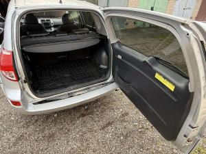 Pelēks Toyota RAV4 2006 Pasvalys, ar dzinēja tilpumu 2.23 L un nobraukumu 246 tūkst. km par 4000 €, foto 8 vietnē AUTOMOTO.COM.LV