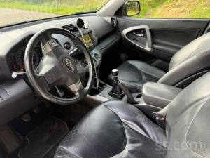 Grey Toyota RAV4 2006 in Riga, with an engine capacity of 2.20 L and mileage of 263 thousand km for 3399 €, photo 9 on AUTOMOTO.COM.LV