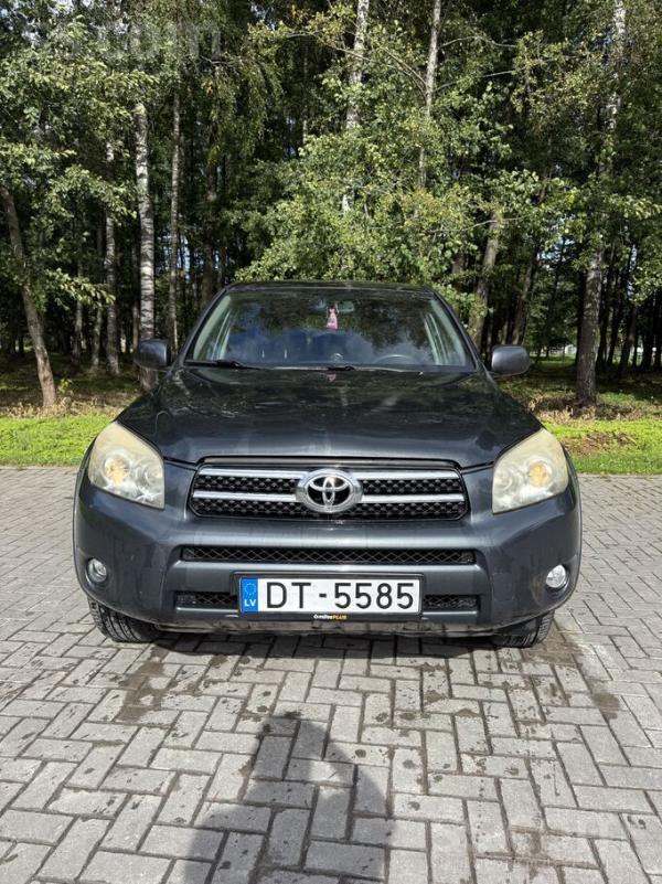 Toyota RAV4 2006 in Riga on AUTOMOTO.COM.LV Grey Toyota RAV4 2006 in Riga, with an engine capacity of 2.20 L and mileage of 263 thousand km for 2699 €, photo 1 on AUTOMOTO.COM.LV