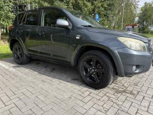 Grey Toyota RAV4 2006 in Riga, with an engine capacity of 2.20 L and mileage of 263 thousand km for 2699 €, photo 5 on AUTOMOTO.COM.LV