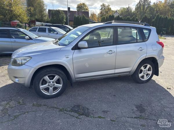 Grey Toyota RAV4 2006 in Joniskis, with an engine capacity of 2.20 L and mileage of 339 thousand km for 1600 €, photo 1 on AUTOMOTO.COM.LV