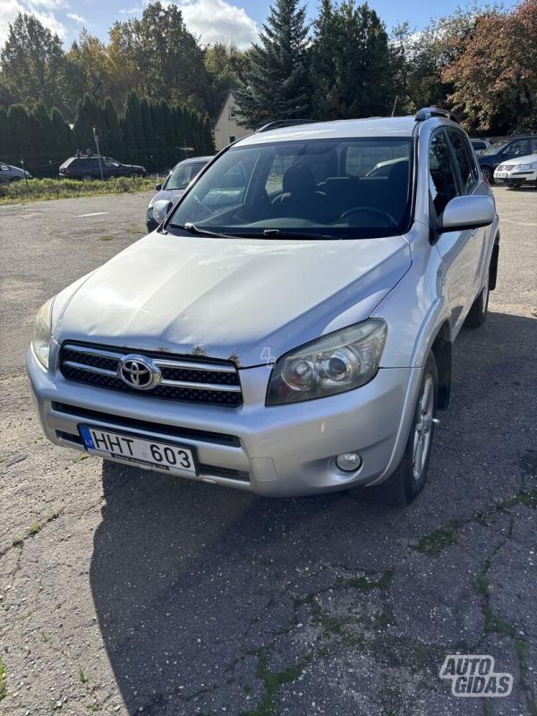 Grey Toyota RAV4 2006 in Joniskis, with an engine capacity of 2.20 L and mileage of 339 thousand km for 1600 €, photo 4 on AUTOMOTO.COM.LV