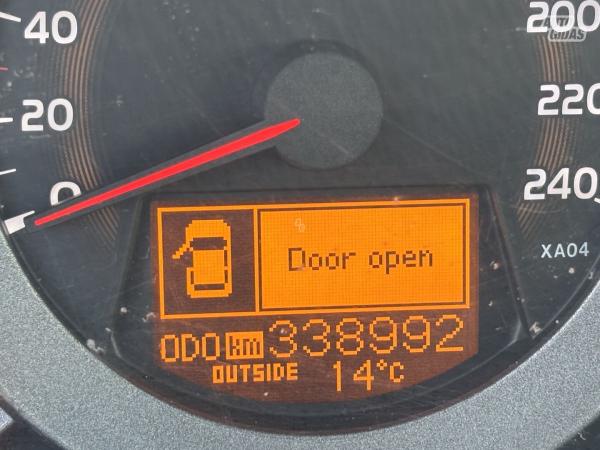Grey Toyota RAV4 2006 in Joniskis, with an engine capacity of 2.20 L and mileage of 339 thousand km for 1600 €, photo 7 on AUTOMOTO.COM.LV