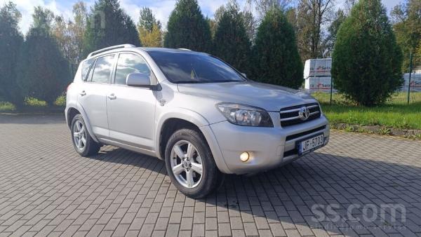 Pelēks Toyota RAV4 2006 Rīga, ar dzinēja tilpumu 2.20 L un nobraukumu 209 tūkst. km par 2800 €, foto 3 vietnē AUTOMOTO.COM.LV