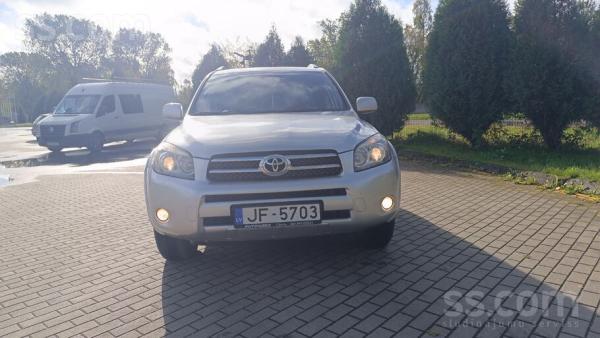 Pelēks Toyota RAV4 2006 Rīga, ar dzinēja tilpumu 2.20 L un nobraukumu 209 tūkst. km par 2800 €, foto 4 vietnē AUTOMOTO.COM.LV