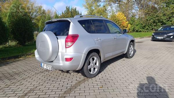 Pelēks Toyota RAV4 2006 Rīga, ar dzinēja tilpumu 2.20 L un nobraukumu 209 tūkst. km par 2800 €, foto 5 vietnē AUTOMOTO.COM.LV