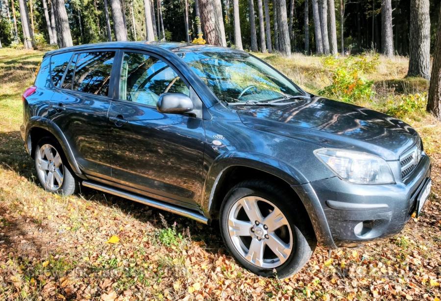 Pelēks Toyota RAV4 2006 Tallina, ar dzinēja tilpumu 2.20 L un nobraukumu 342 tūkst. km par 3890 €, foto 3 vietnē AUTOMOTO.COM.LV