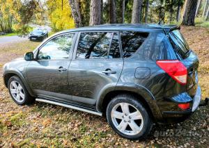 Pelēks Toyota RAV4 2006 Tallina, ar dzinēja tilpumu 2.20 L un nobraukumu 342 tūkst. km par 3890 €, foto 5 vietnē AUTOMOTO.COM.LV