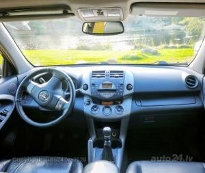 Pelēks Toyota RAV4 2006 Tallina, ar dzinēja tilpumu 2.20 L un nobraukumu 342 tūkst. km par 3890 €, foto 6 vietnē AUTOMOTO.COM.LV