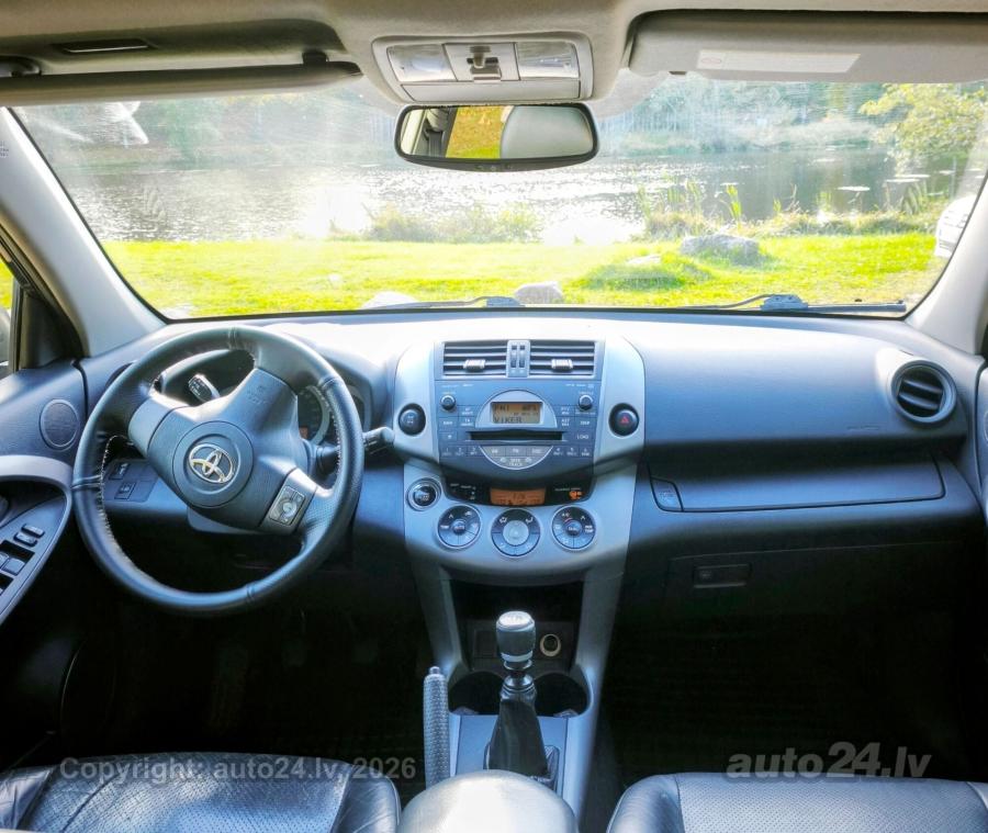 Pelēks Toyota RAV4 2006 Tallina, ar dzinēja tilpumu 2.20 L un nobraukumu 342 tūkst. km par 3890 €, foto 6 vietnē AUTOMOTO.COM.LV