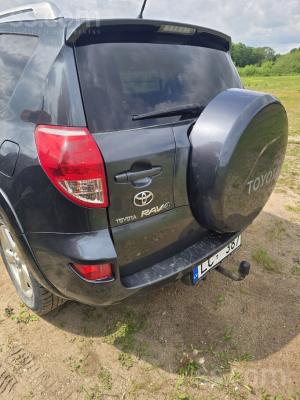 Grey Toyota RAV4 2006 in Talsi, with an engine capacity of 2.20 L and mileage of 288 thousand km for 2600 €, photo 7 on AUTOMOTO.COM.LV