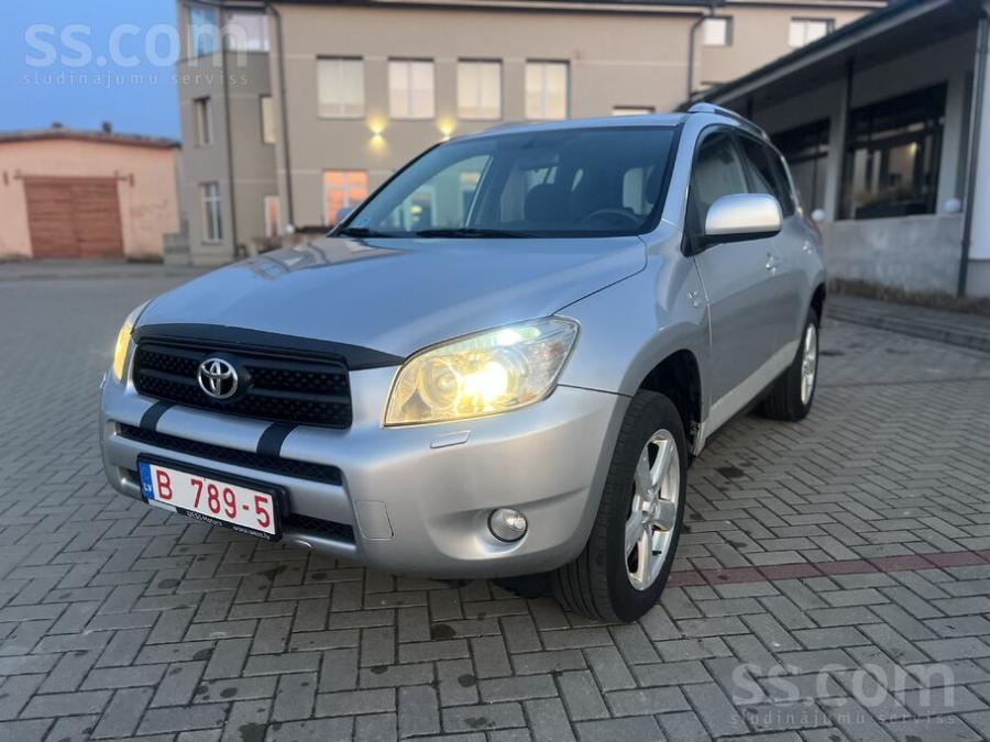 Grey Toyota RAV4 2007 in Rezekne, with an engine capacity of 2.20 L and mileage of 540 thousand km for 28200 €, photo 1 on AUTOMOTO.COM.LV