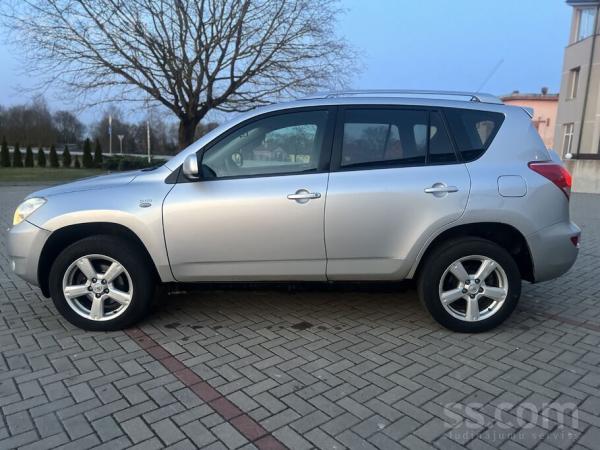Grey Toyota RAV4 2007 in Rezekne, with an engine capacity of 2.20 L and mileage of 540 thousand km for 28200 €, photo 4 on AUTOMOTO.COM.LV