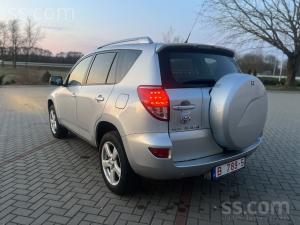 Grey Toyota RAV4 2007 in Rezekne, with an engine capacity of 2.20 L and mileage of 540 thousand km for 28200 €, photo 6 on AUTOMOTO.COM.LV
