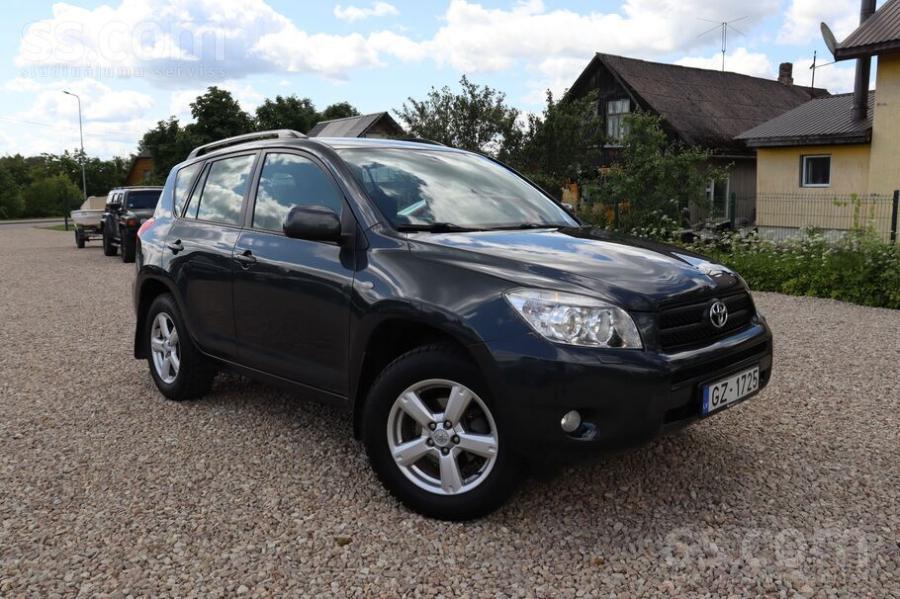 Pelēks Toyota RAV4 2007 Gulbene, ar dzinēja tilpumu 2.00 L un nobraukumu 0 tūkst. km par 6990 €, foto 2 vietnē AUTOMOTO.COM.LV