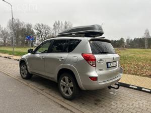 Grey Toyota RAV4 2007 in Riga, with an engine capacity of 2.20 L and mileage of 331 thousand km for 3950 €, photo 2 on AUTOMOTO.COM.LV