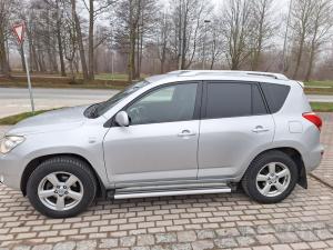 Pelēks Toyota RAV4 2007 Liepāja, ar dzinēja tilpumu 2.20 L un nobraukumu 203 tūkst. km par 5000 €, foto 2 vietnē AUTOMOTO.COM.LV