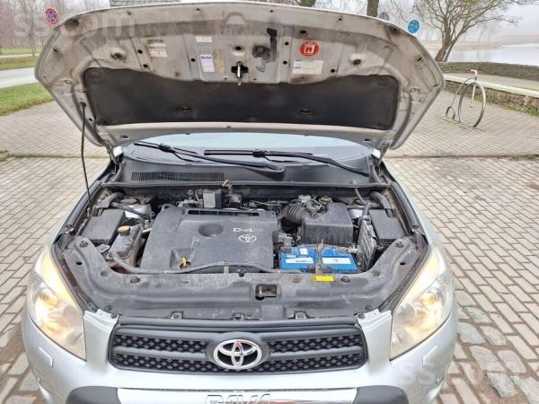 Pelēks Toyota RAV4 2007 Liepāja, ar dzinēja tilpumu 2.20 L un nobraukumu 203 tūkst. km par 5000 €, foto 10 vietnē AUTOMOTO.COM.LV