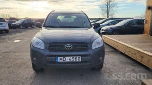 Pelēks Toyota RAV4 2007 Rīga, ar dzinēja tilpumu 2.20 L un nobraukumu 330 tūkst. km par 2200 €, foto 2 vietnē AUTOMOTO.COM.LV