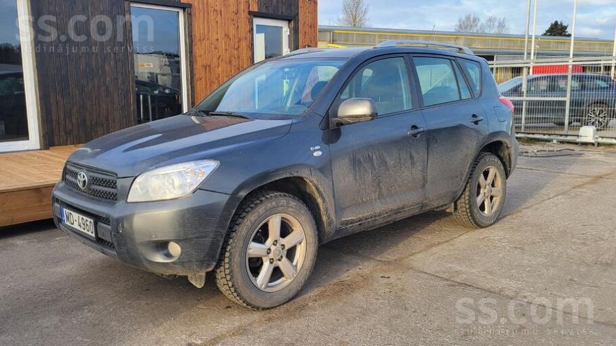 Pelēks Toyota RAV4 2007 Rīga, ar dzinēja tilpumu 2.20 L un nobraukumu 330 tūkst. km par 2200 €, foto 3 vietnē AUTOMOTO.COM.LV